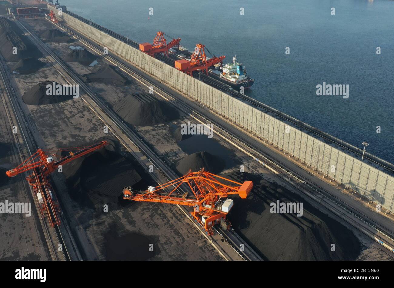 Loading phase hi-res stock photography and images - Alamy