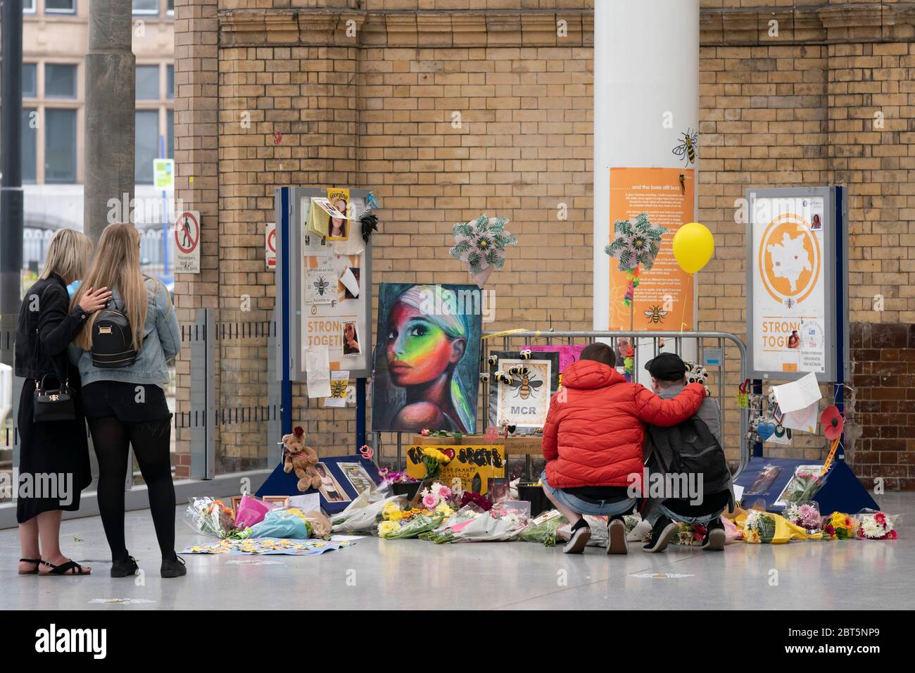Manchester, May 22. 22nd May, 2017. People grieve at a memorial of the ...