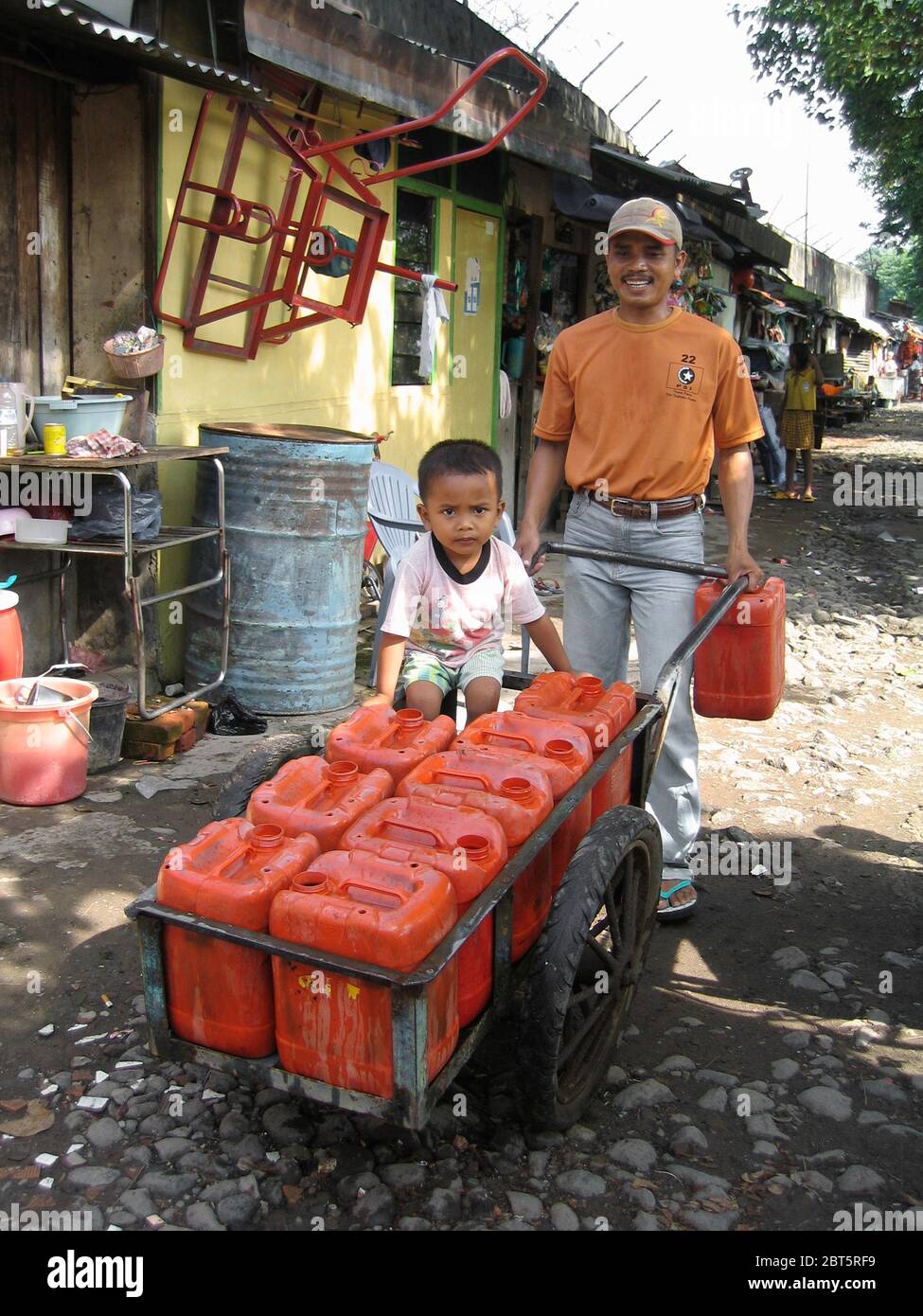 Slums and water and pollution hi-res stock photography and images - Alamy