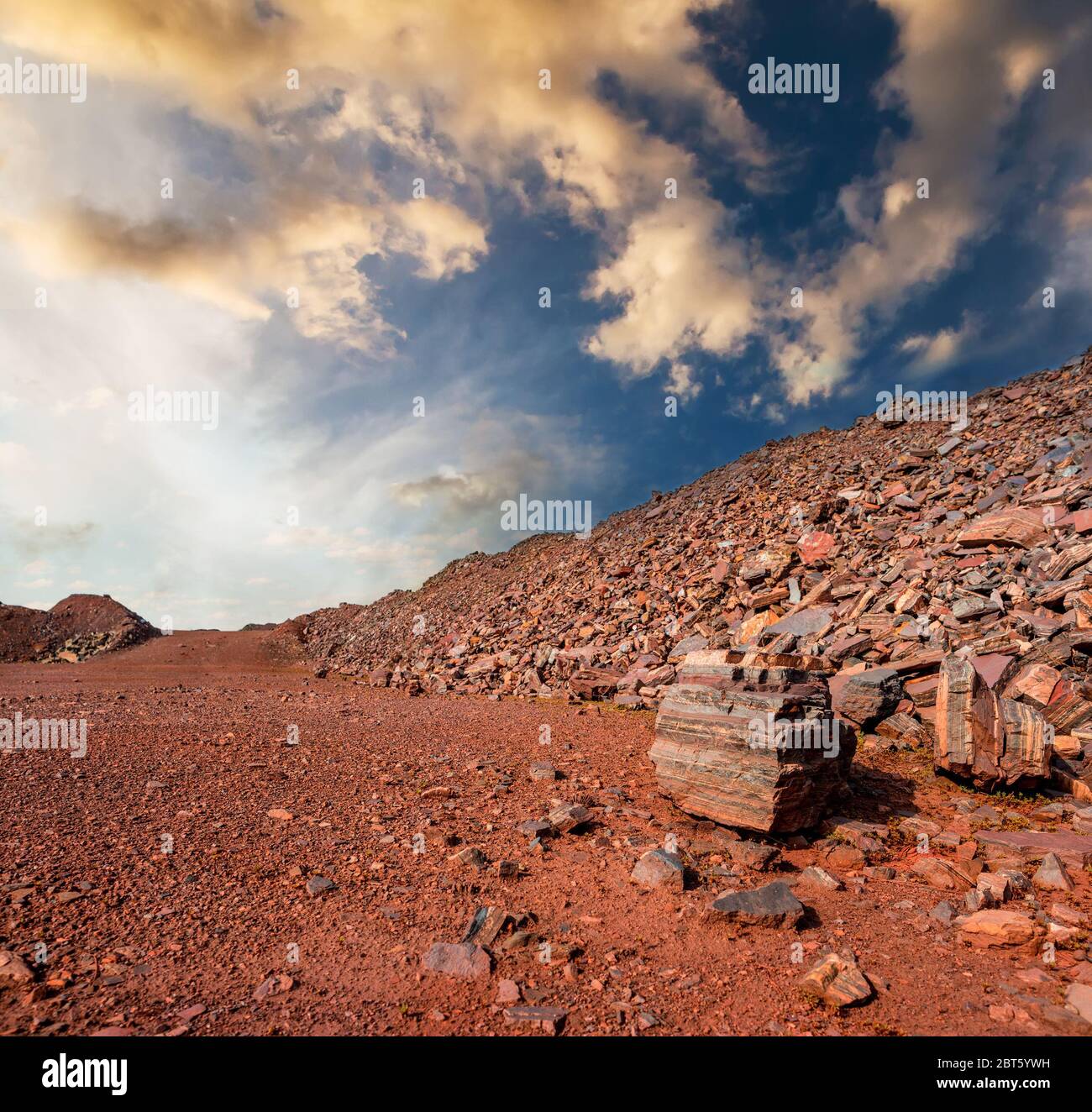 Red soil mine hi-res stock photography and images - Alamy
