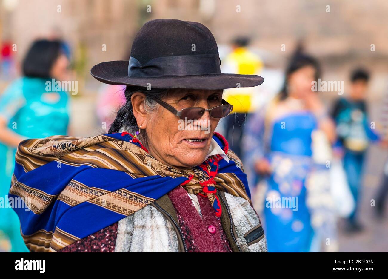 Peru old woman hi-res stock photography and images - Alamy