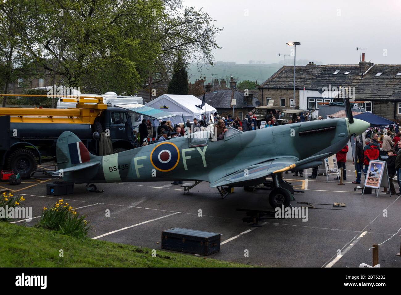 Replica Spitfire at Haworth 1940's Weekend 2013 Stock Photo - Alamy