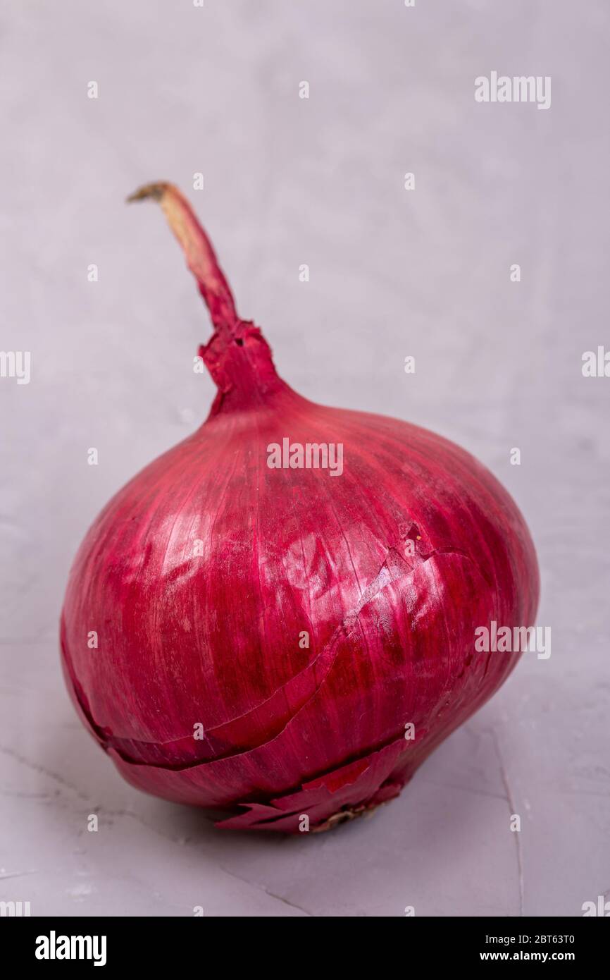 Red onion close up hi-res stock photography and images - Alamy