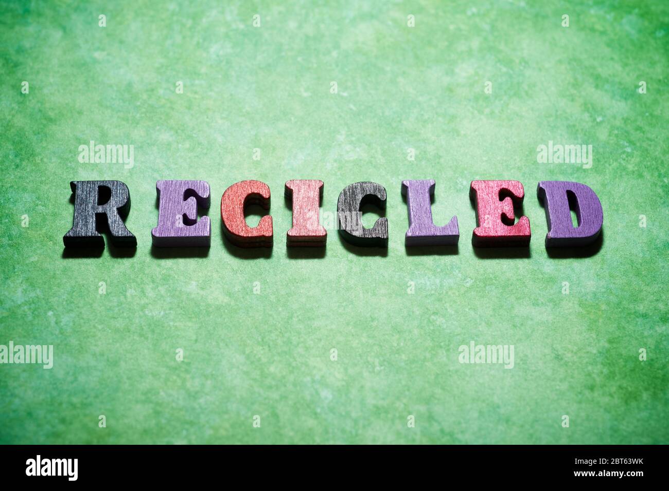 Recycled word on a green paper Stock Photo - Alamy