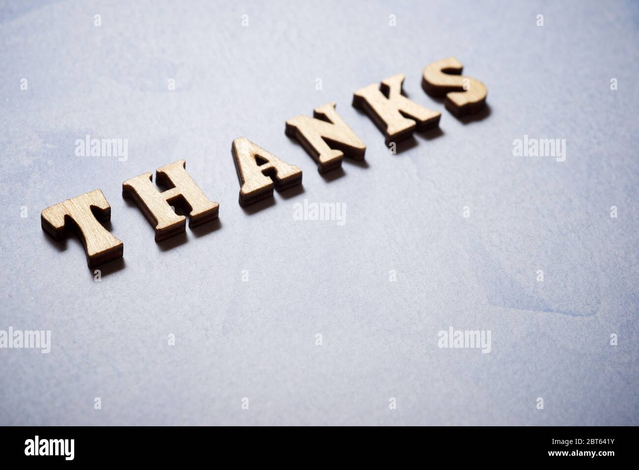 Thanks word in a colored paper Stock Photo - Alamy
