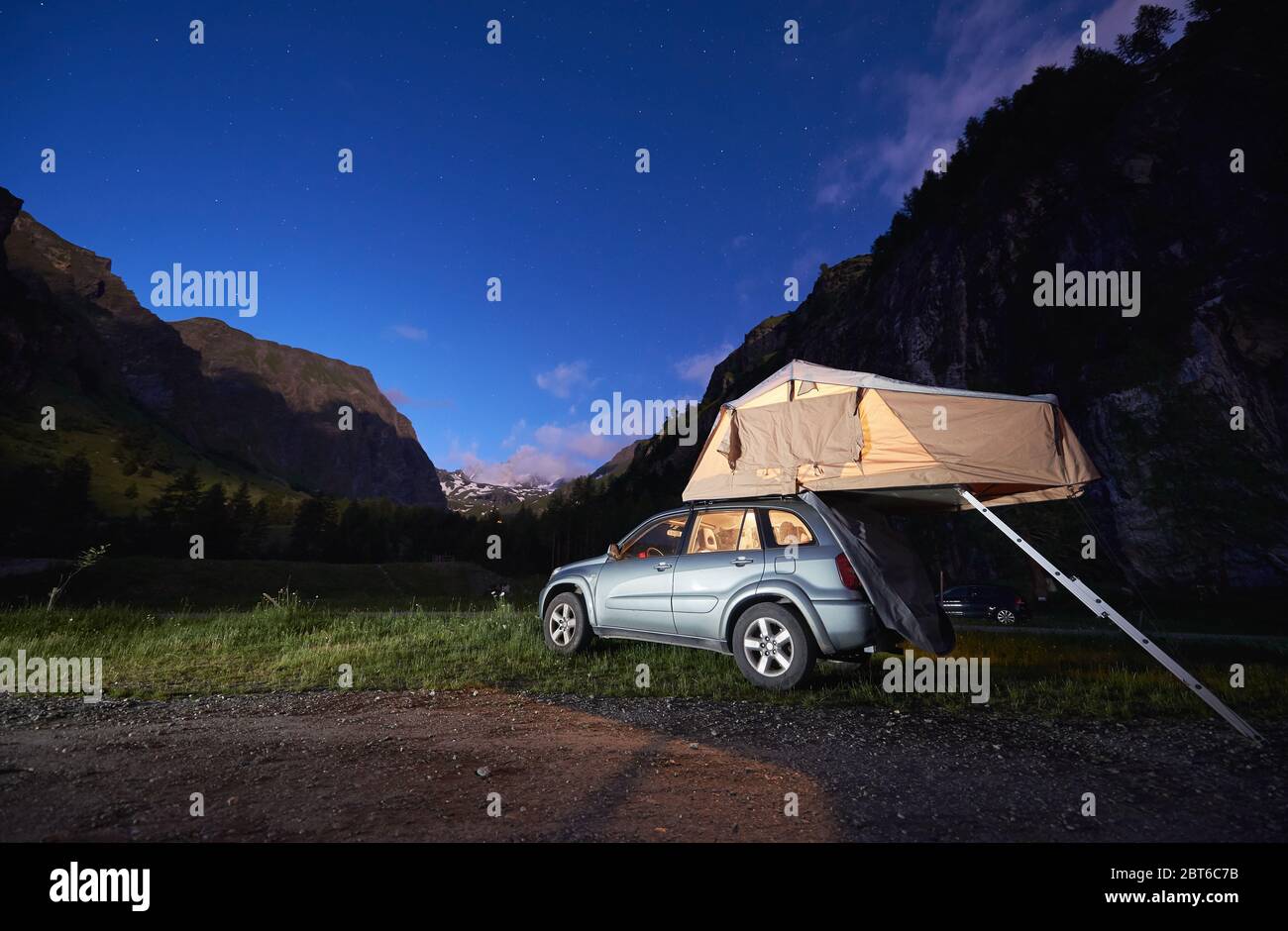 Rooftop tent car hi-res stock photography and images - Alamy