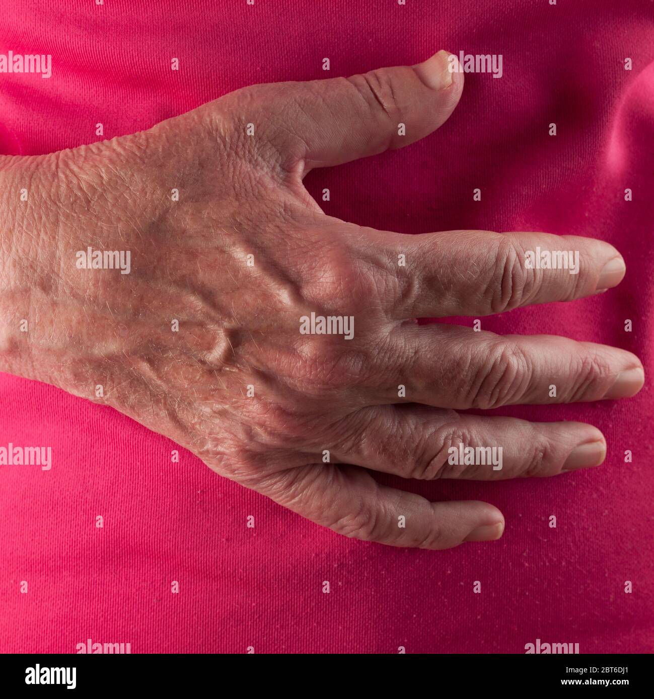 Hand clutching stomach Stock Photo - Alamy