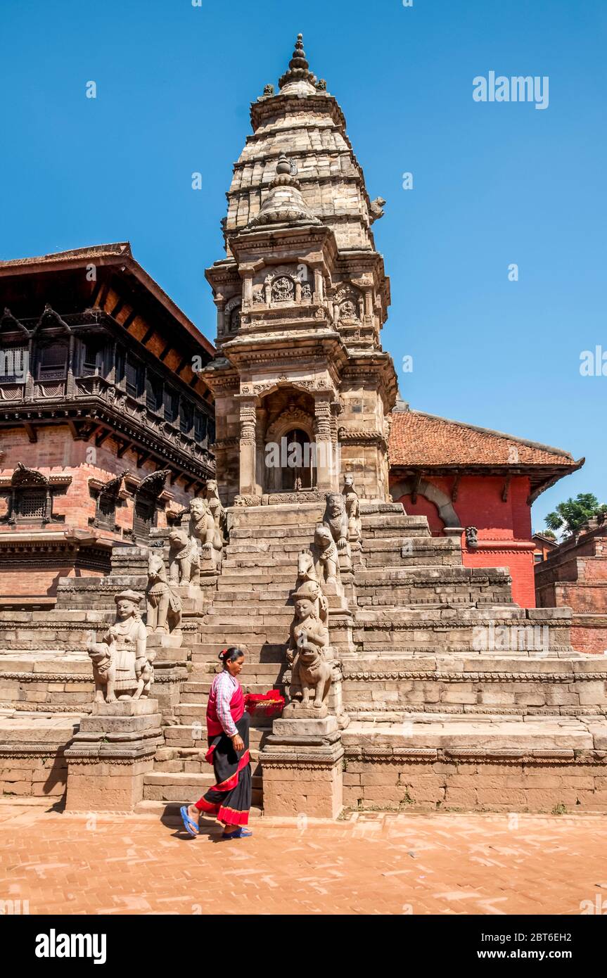 Kathmandu-Bhaktapur. Colourful street scenes in and around Durbar ...