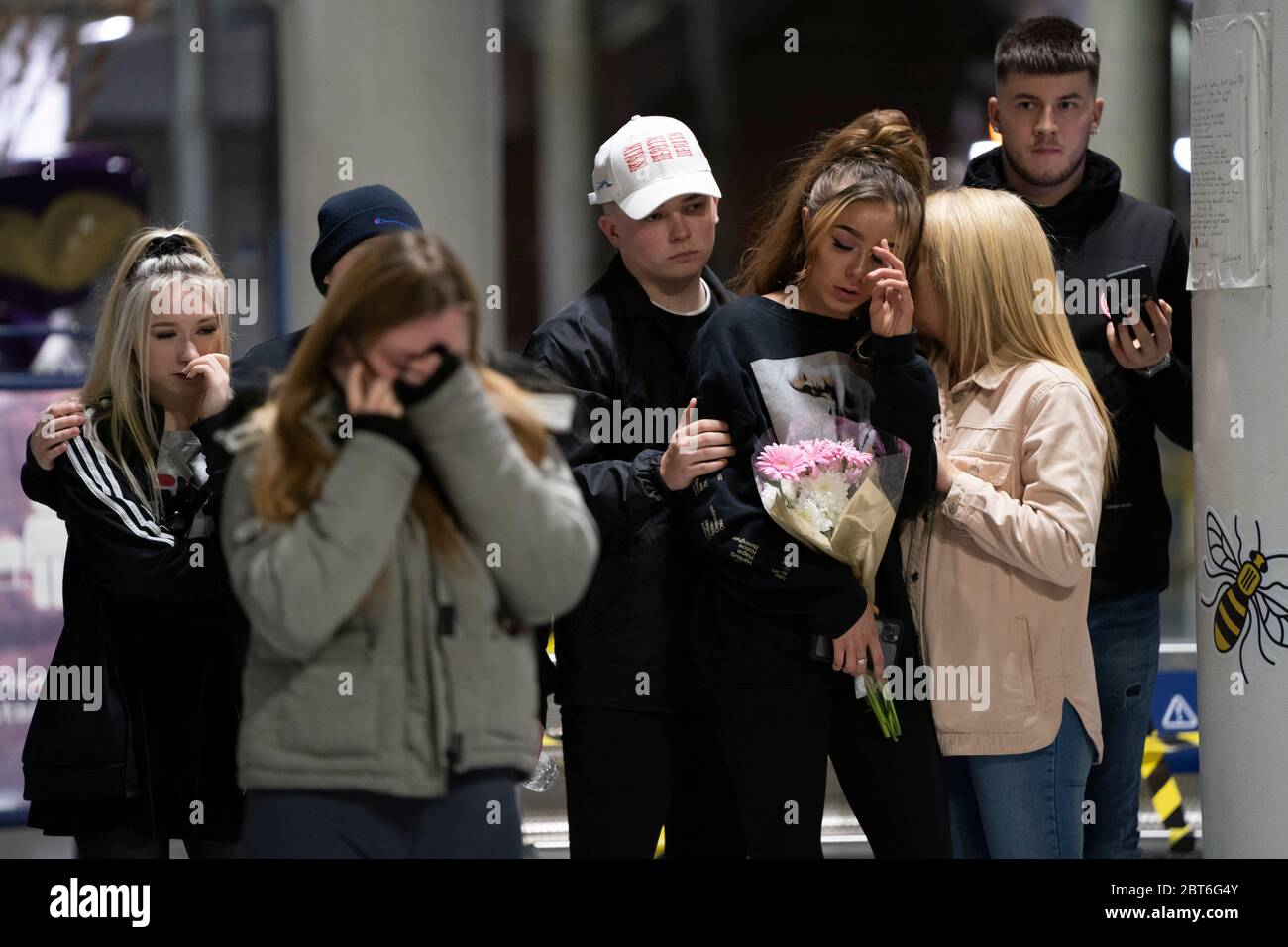 Public memorial manchester arena hi-res stock photography and images ...