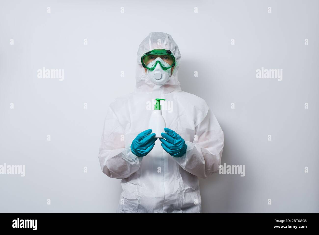 Doctor is wearing PPE - costume, gloves and surgical face mask in ...