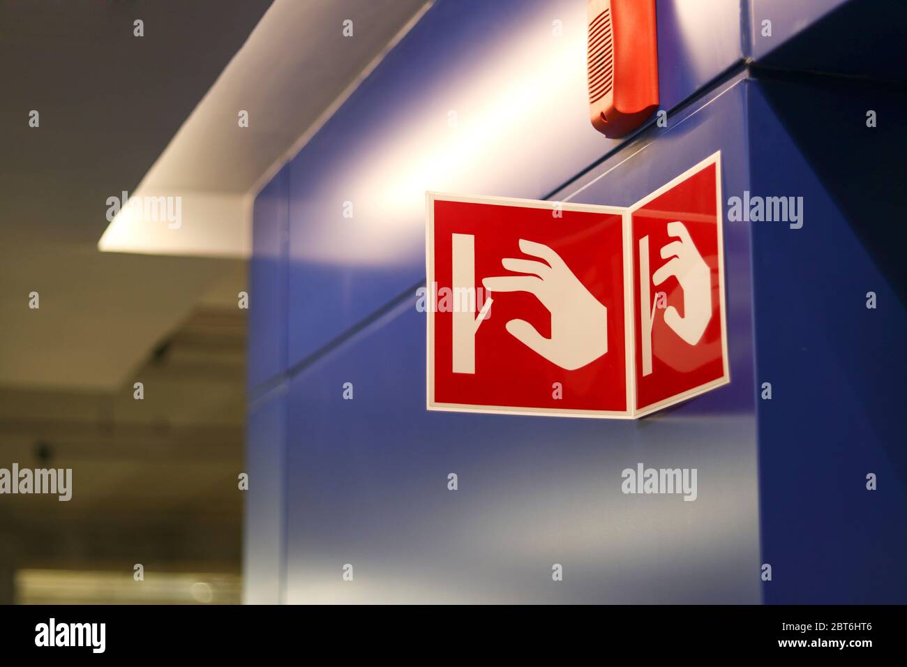 Fire alarm call point hi-res stock photography and images - Alamy