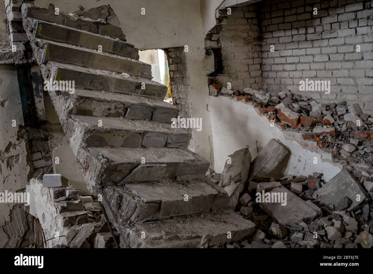 Broken staircase earthquake hi-res stock photography and images - Alamy