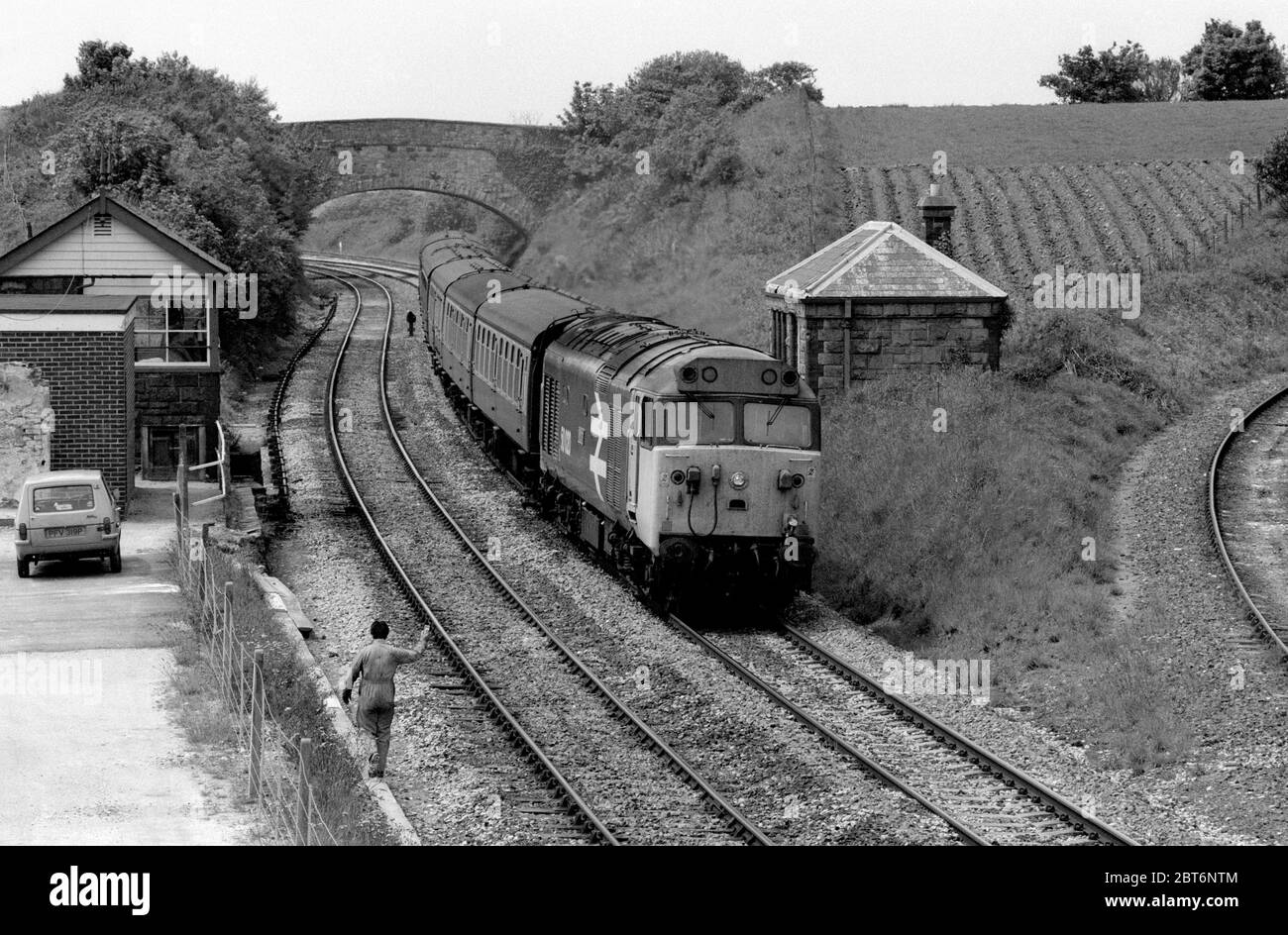 Class 50 diesel locomotive No. 50020 "Revenge" pulling a Penzance to ...