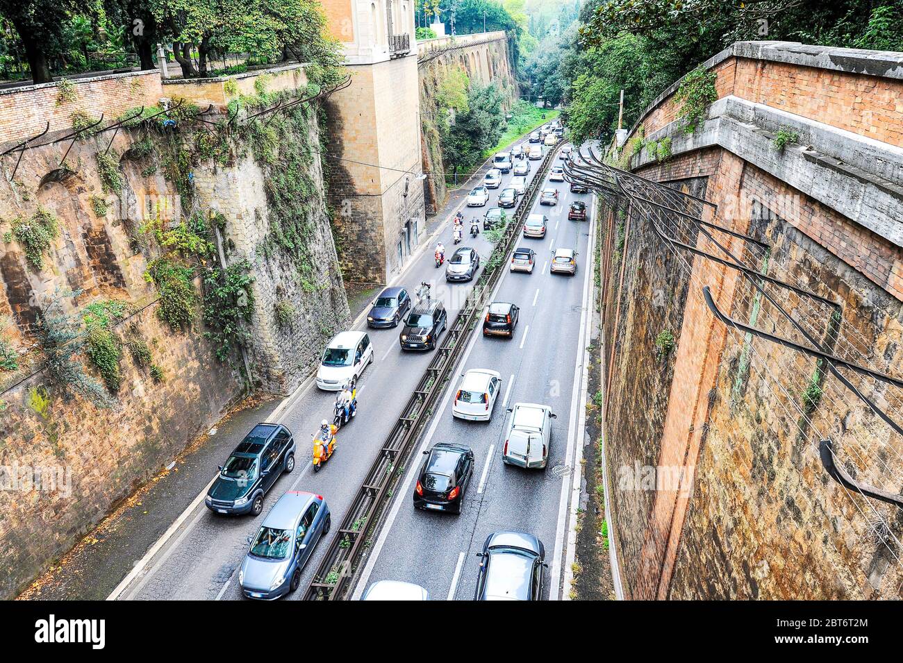 Crowded urban street in rome hi-res stock photography and images - Alamy