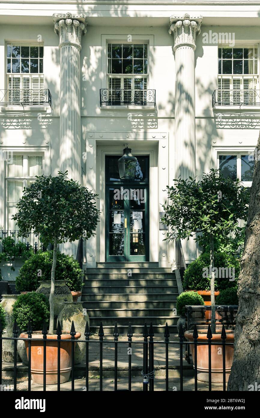 Georgian entrance gates hi-res stock photography and images - Alamy