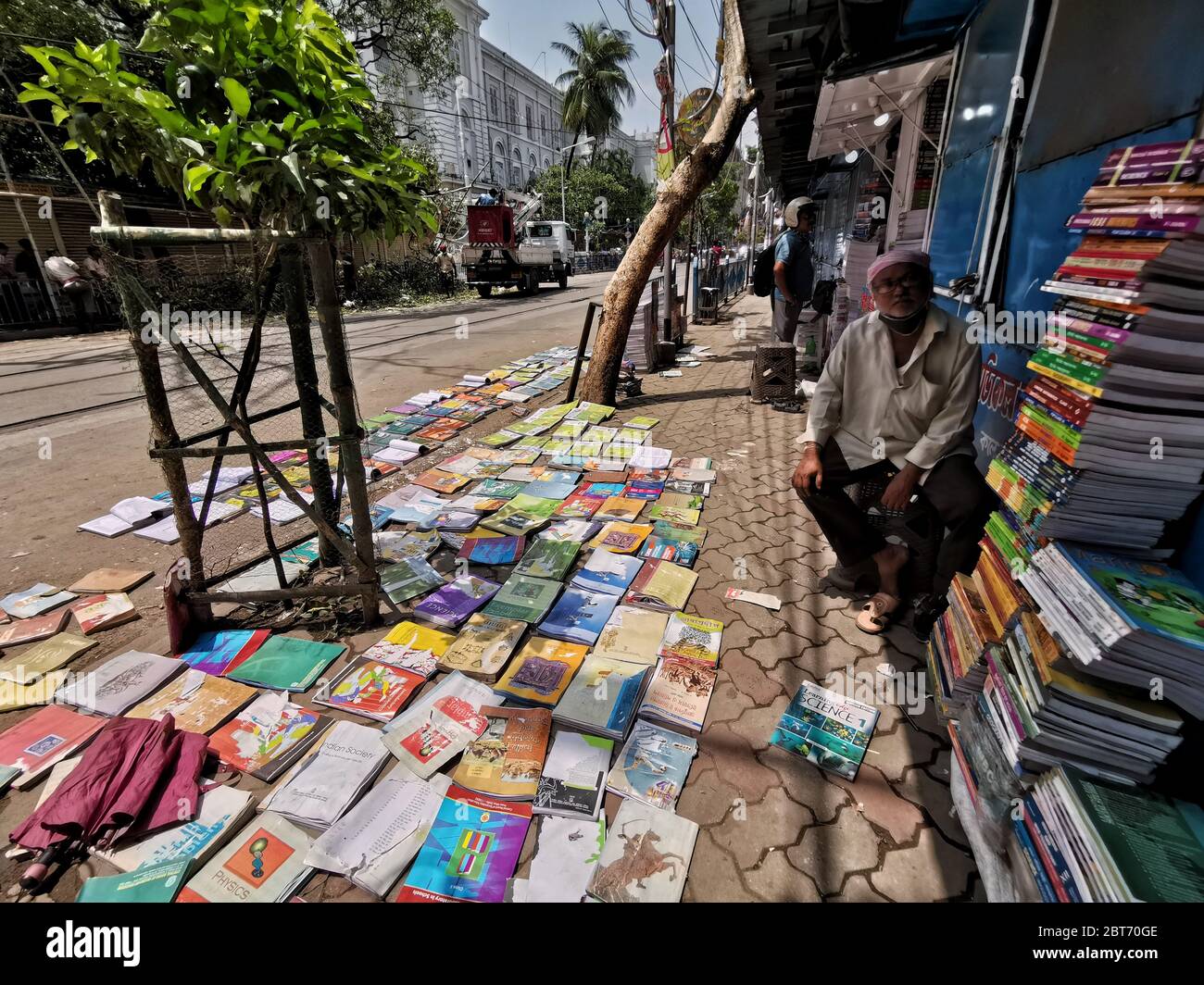 Kolkata, India. 23rd May, 2020. Cyclone Amphan inundates Kolkata's ...