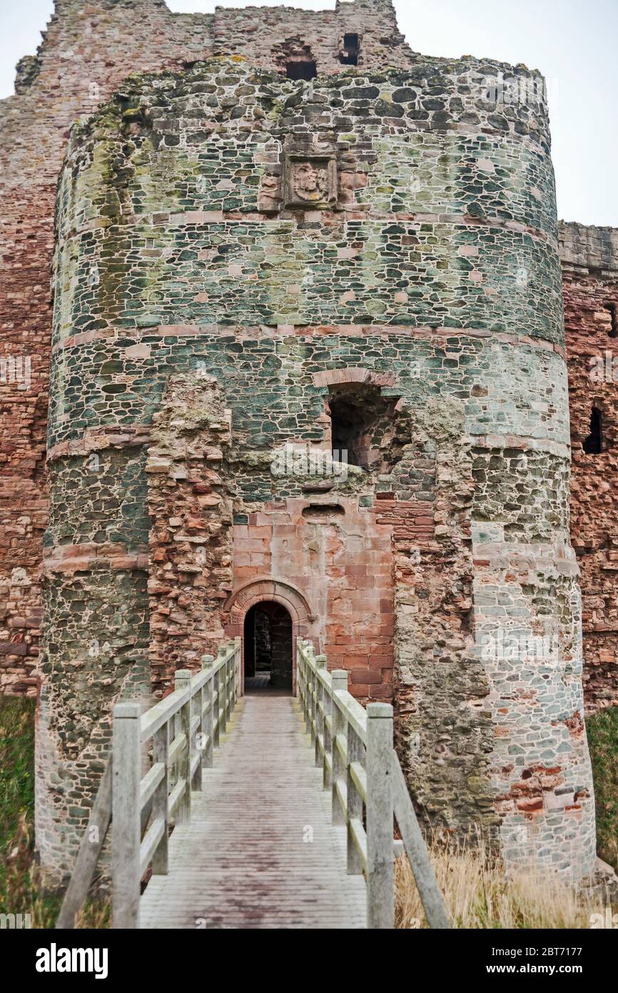 14th Century ruined fortress, Tantallon Castle, East Lothian, Scotland ...