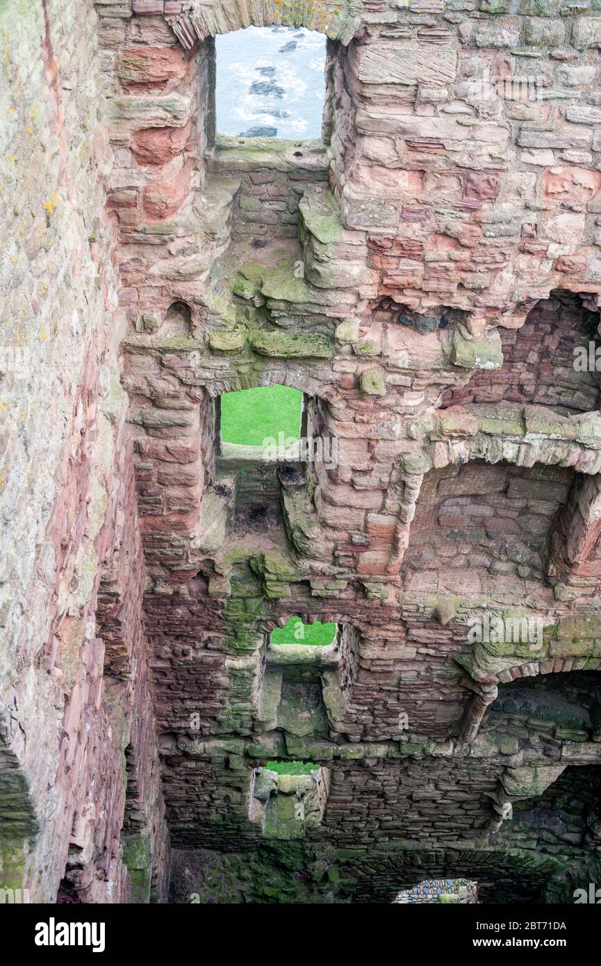 14th Century ruined fortress, Tantallon Castle, East Lothian, Scotland ...