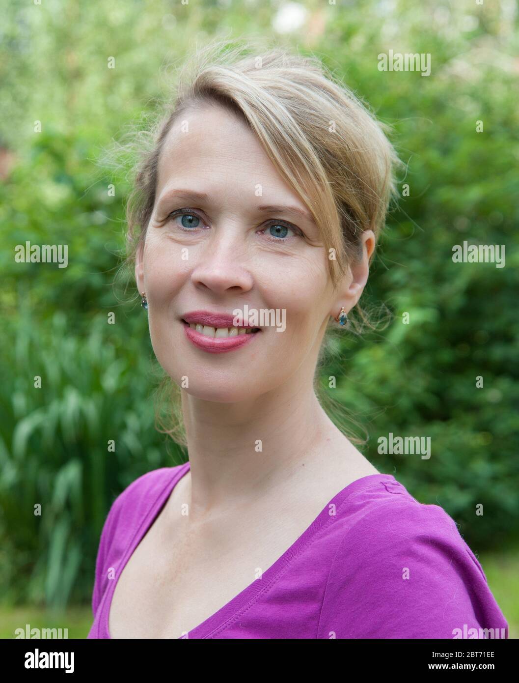 One Woman 40 Years Old Street Portrait Stock Photo Alamy one-woman-40-years-old-street-portrait-stock-photo-alamy