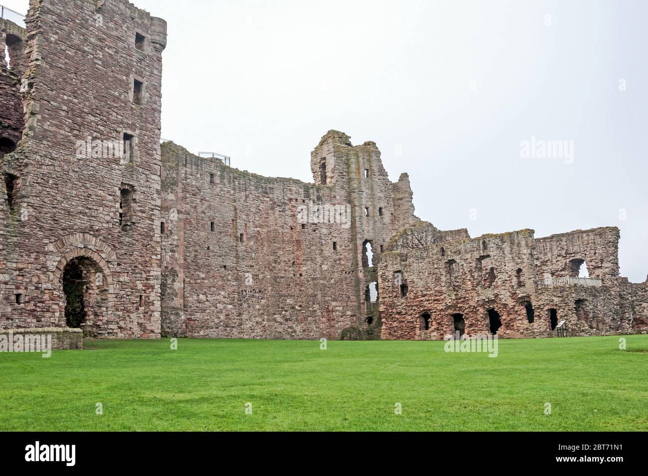 14th Century ruined fortress, Tantallon Castle, East Lothian, Scotland ...