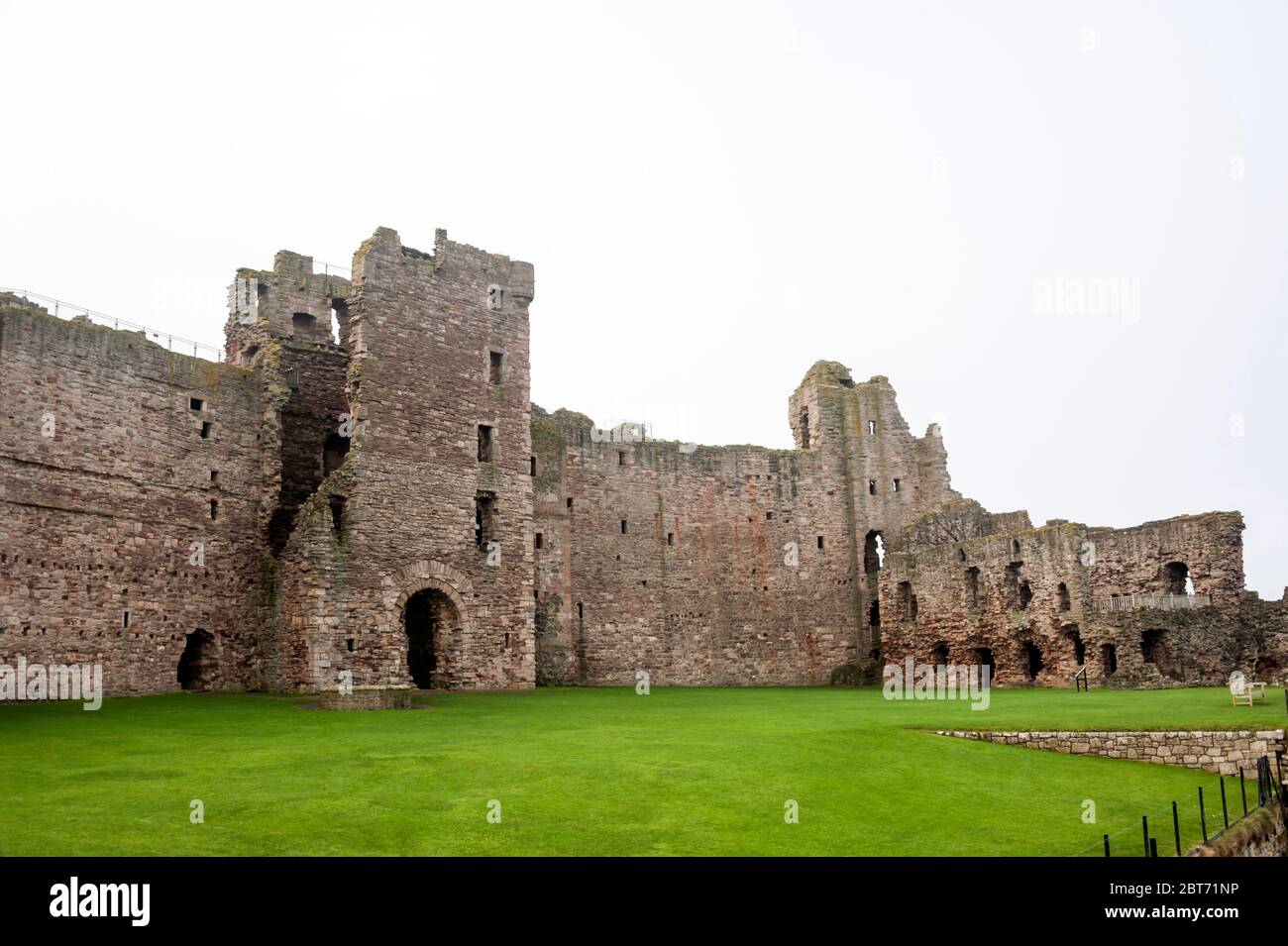 14th Century ruined fortress, Tantallon Castle, East Lothian, Scotland ...