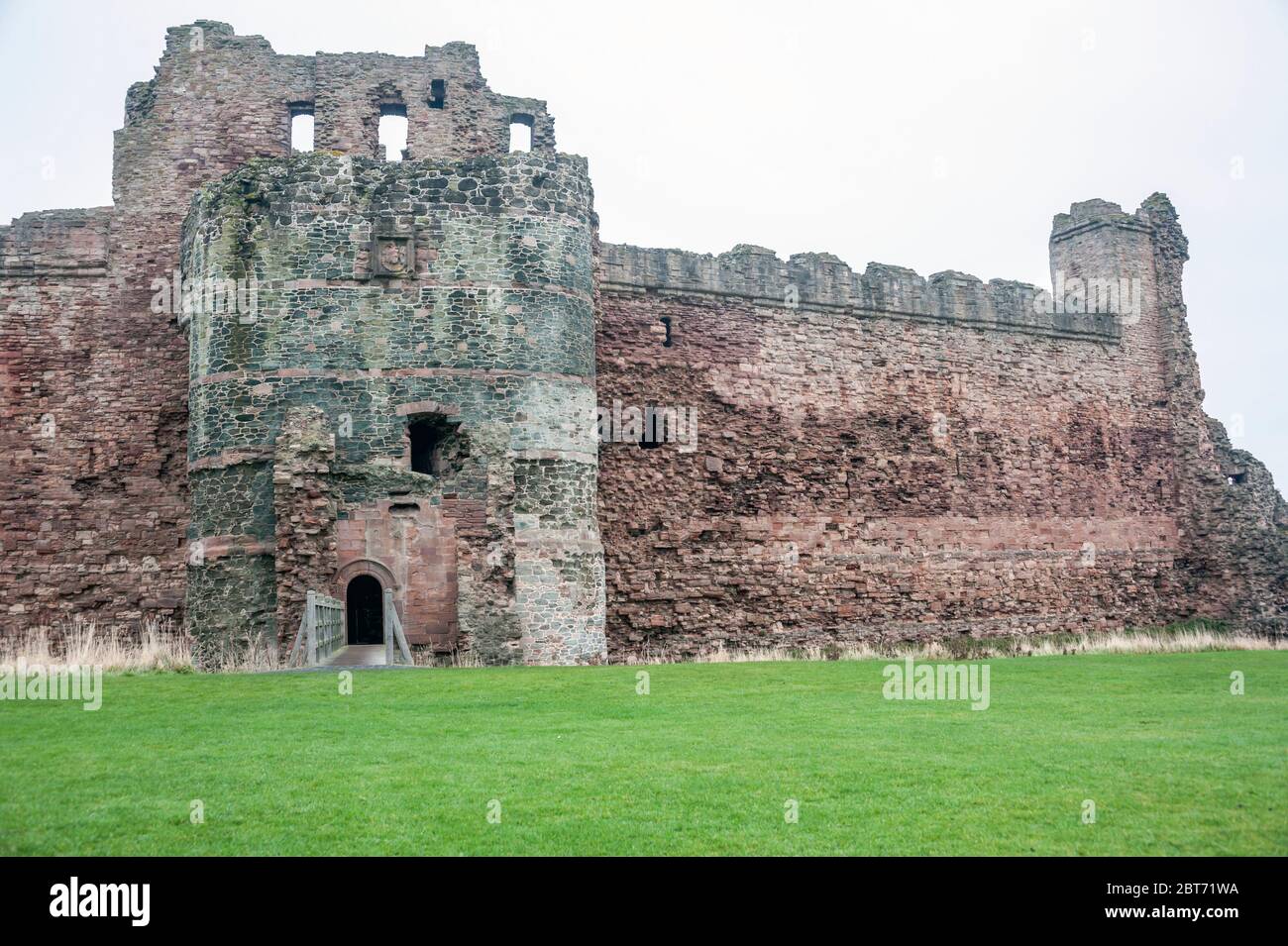 14th Century ruined fortress, Tantallon Castle, East Lothian, Scotland ...