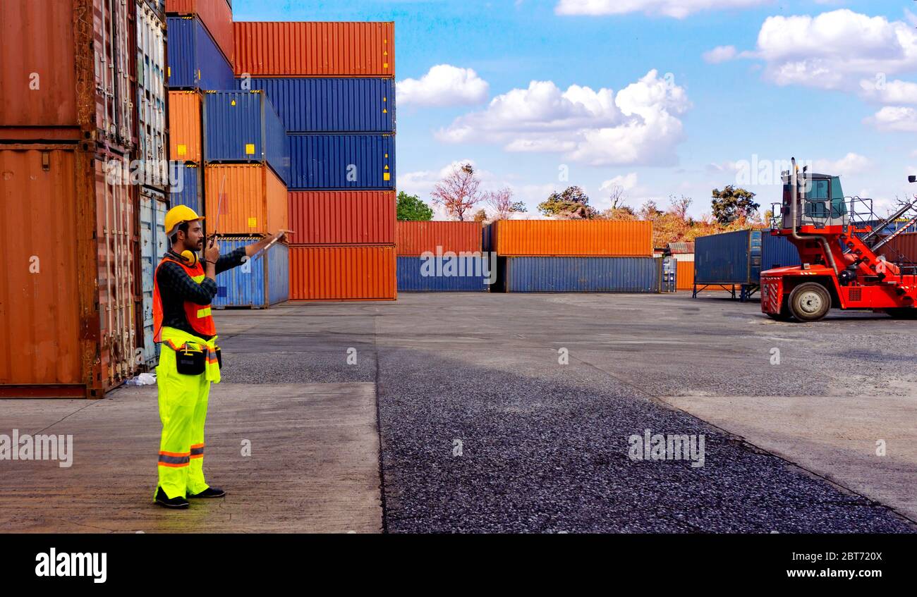 1 Foreman is controlling container loading in import-export business ...