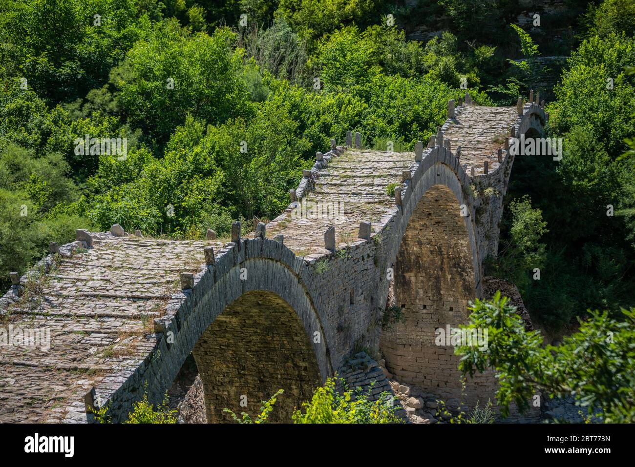 Triple arch bridge greece hi-res stock photography and images - Alamy
