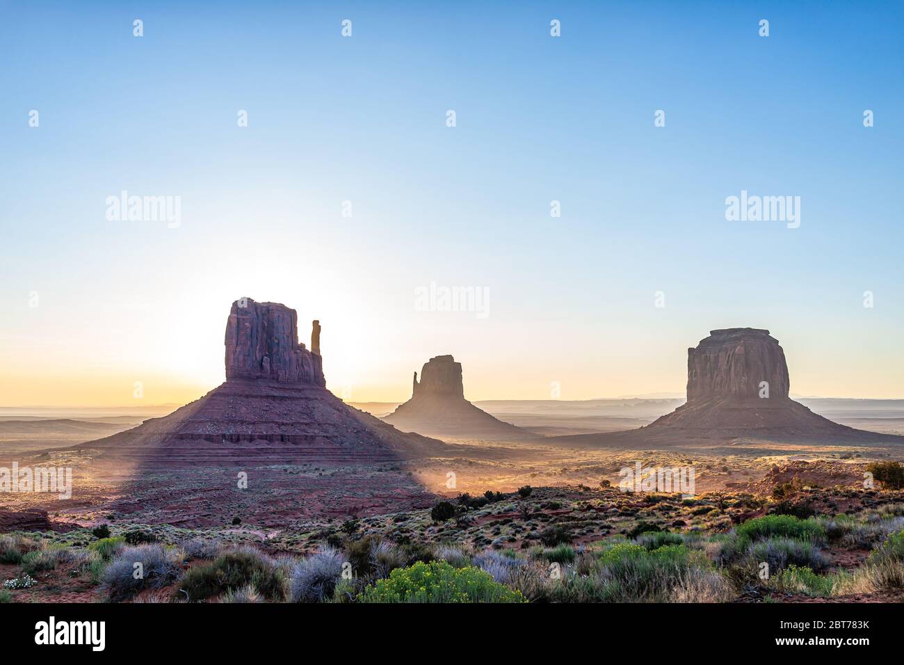 Panoramic view of merrick mitten buttes and horizon in Monument Valley ...