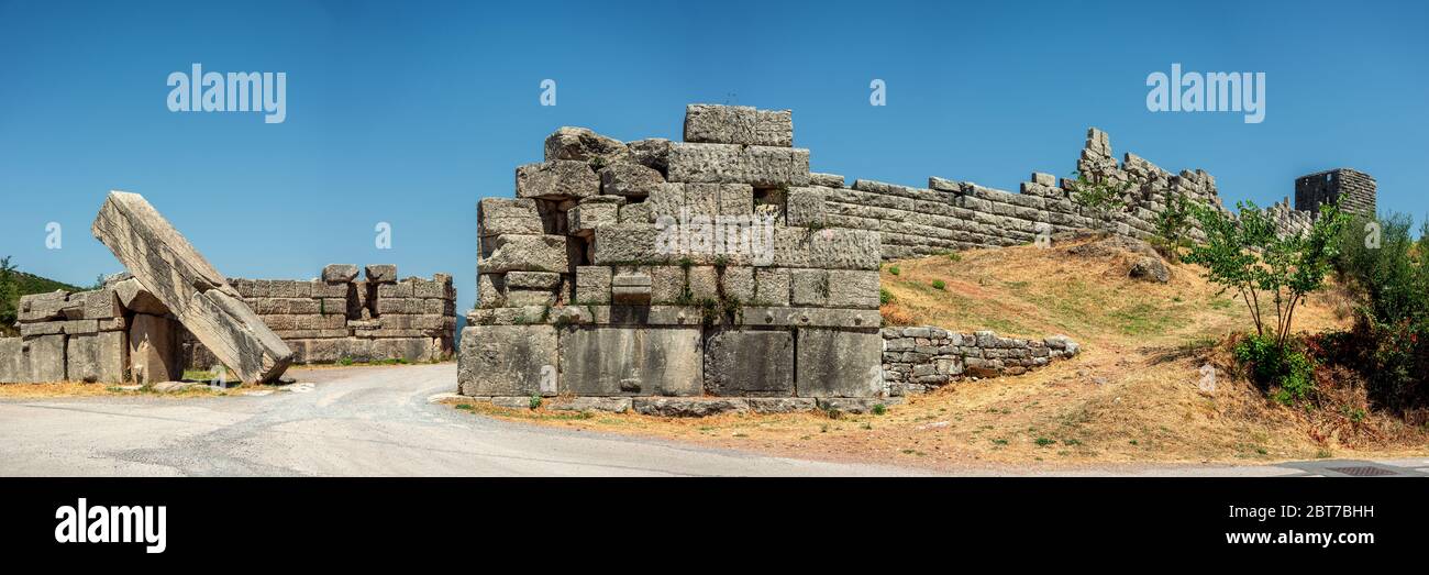 Arcadia greece ruins hi-res stock photography and images - Alamy
