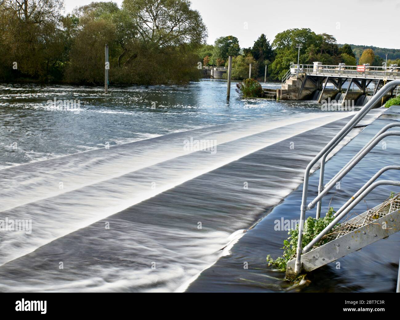 Source of the thames bridge hi-res stock photography and images - Alamy
