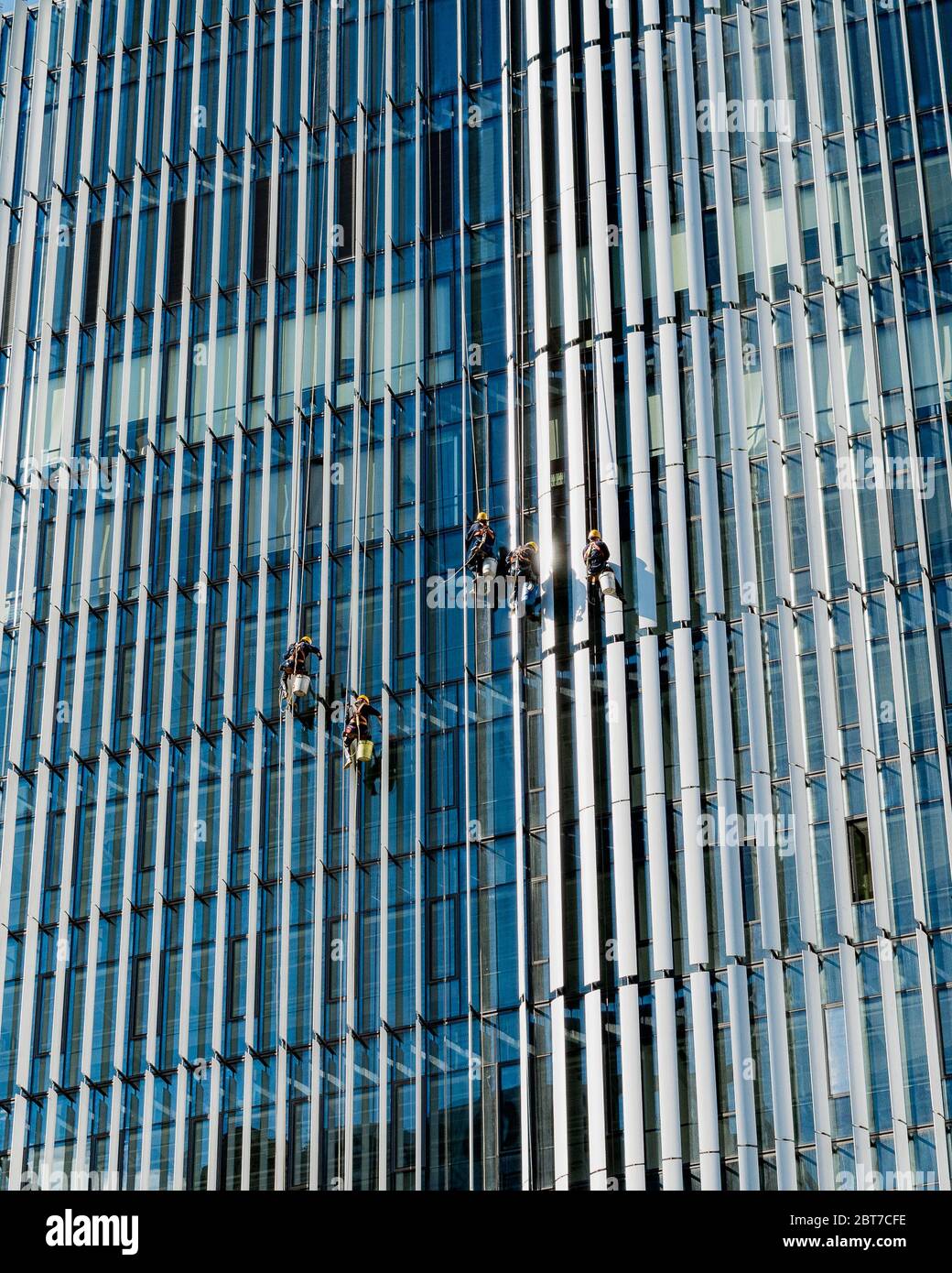 Skyscraper cleaning hi-res stock photography and images - Alamy