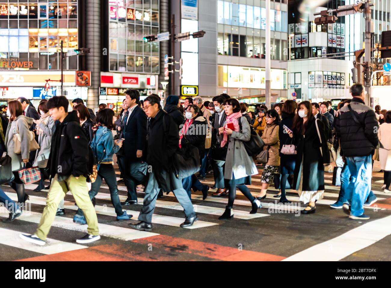 Japan tokyo shinjuku zebra crossing hi-res stock photography and images ...