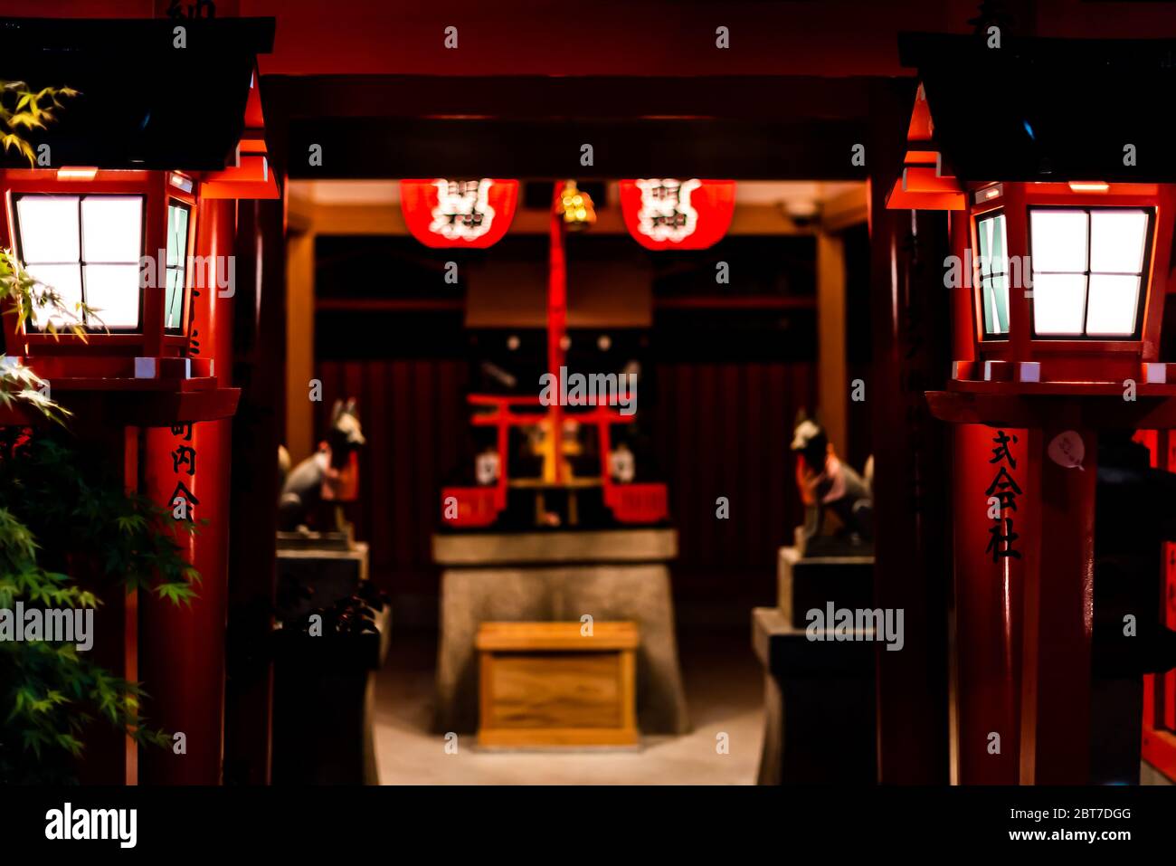 Kyoto, Japan - April 16, 2019: Night dark evening in Gion with entrance ...