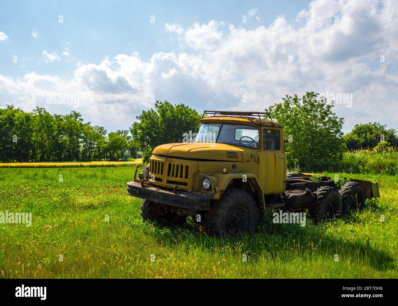 Old truck wreck Stock Photo - Alamy