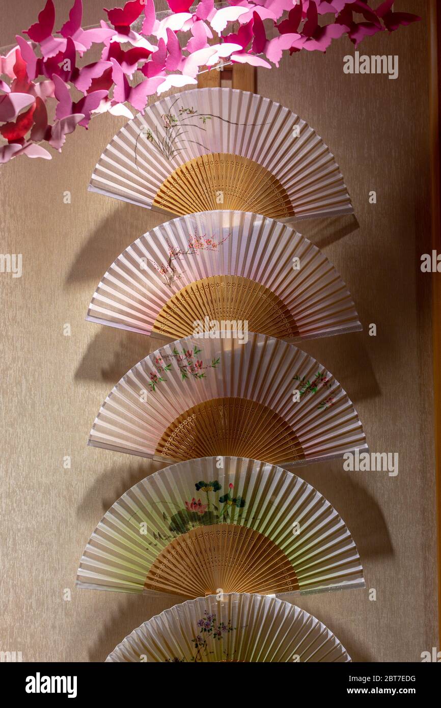 Traditional Chinese paper and bamboo folding hand fans, popular ...