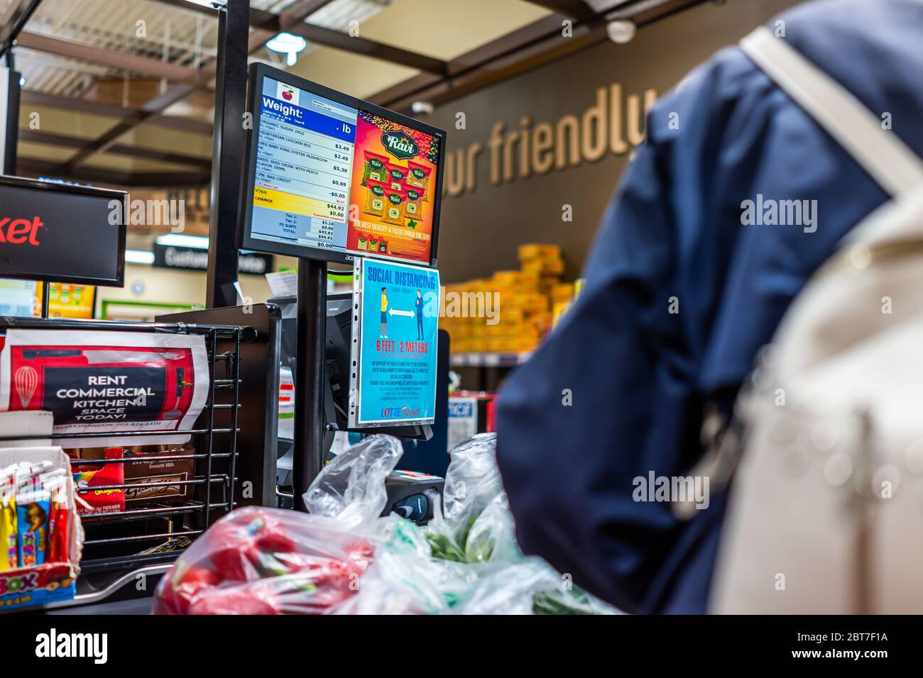 Supermarket cashier bag hi-res stock photography and images - Alamy