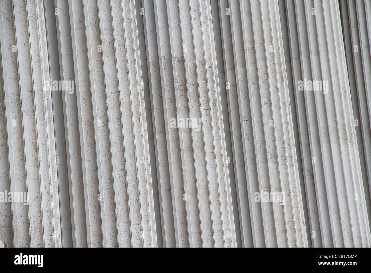 Repeating columns hi-res stock photography and images - Alamy