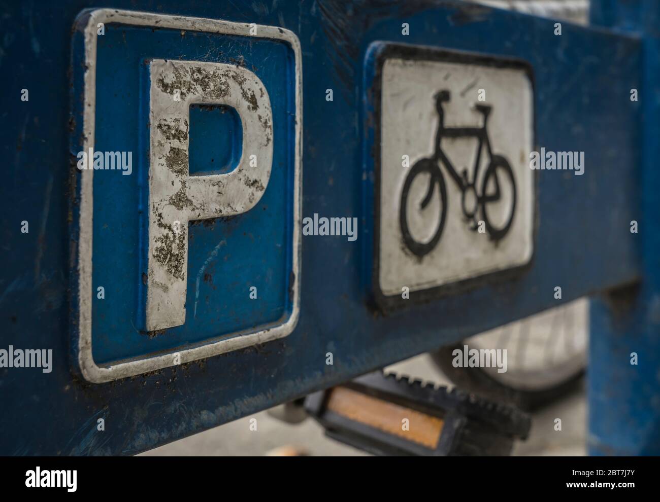 Traffic sign no parking cycle hi-res stock photography and images - Alamy