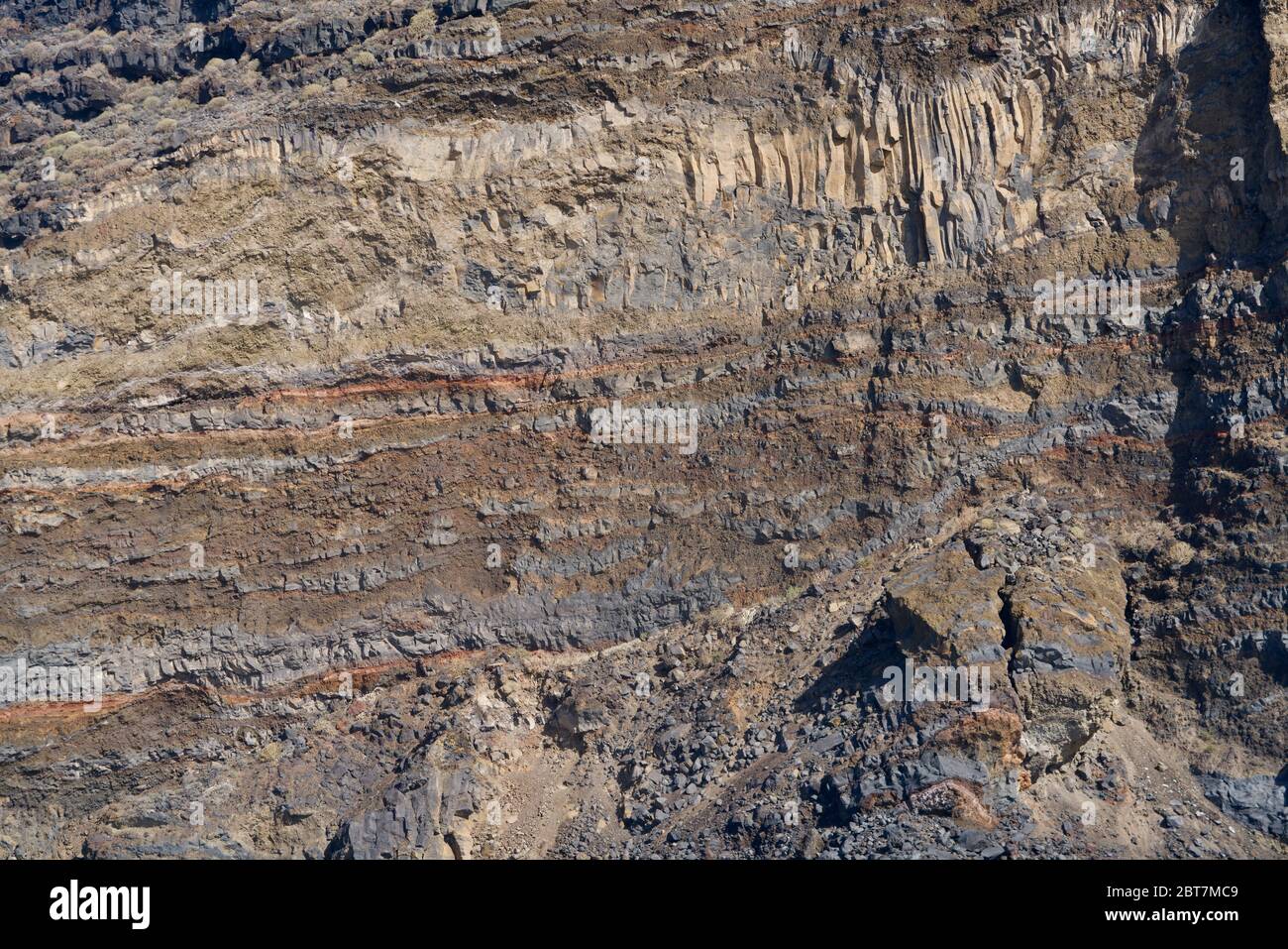 Rough cliff hi-res stock photography and images - Alamy