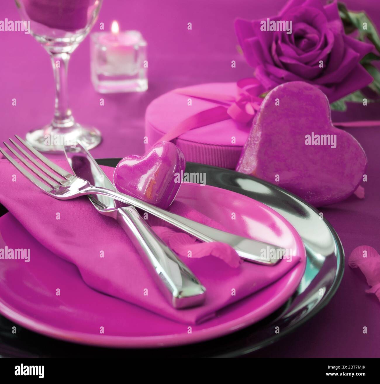 Wedding dinner place setting Stock Photo - Alamy