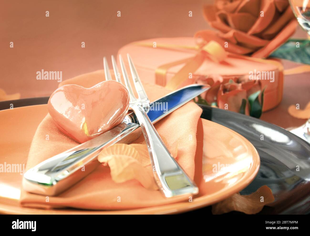 Wedding dinner place setting Stock Photo - Alamy