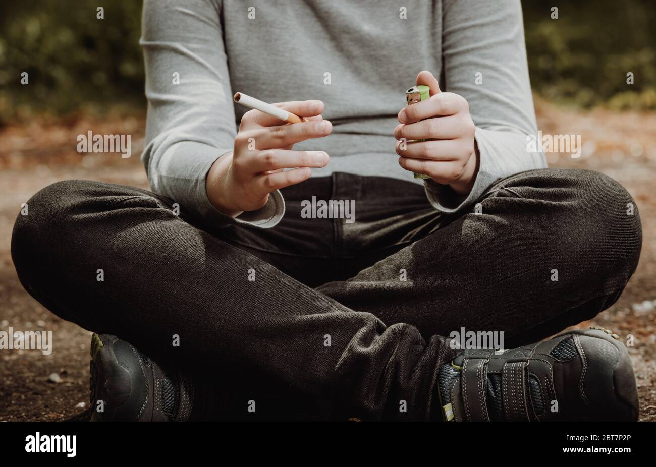School girl smoking hi-res stock photography and images - Alamy