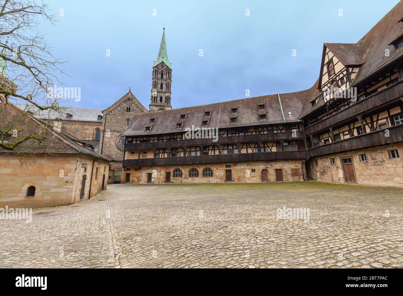 Courtyard wooden buildings hi-res stock photography and images - Alamy
