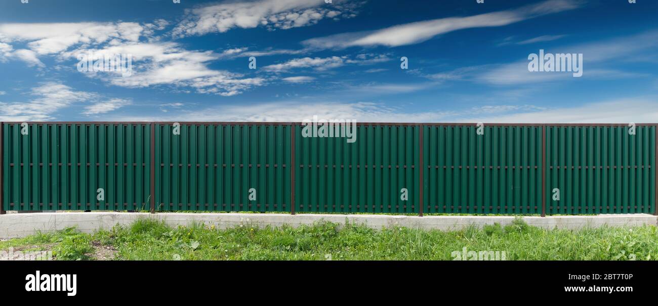 Blue corrugated iron fence hi-res stock photography and images - Alamy