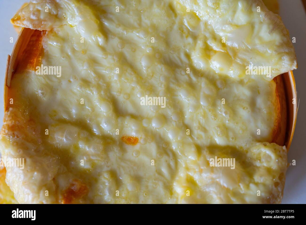 recordings of an oven cheese that comes fresh from the oven and is ...