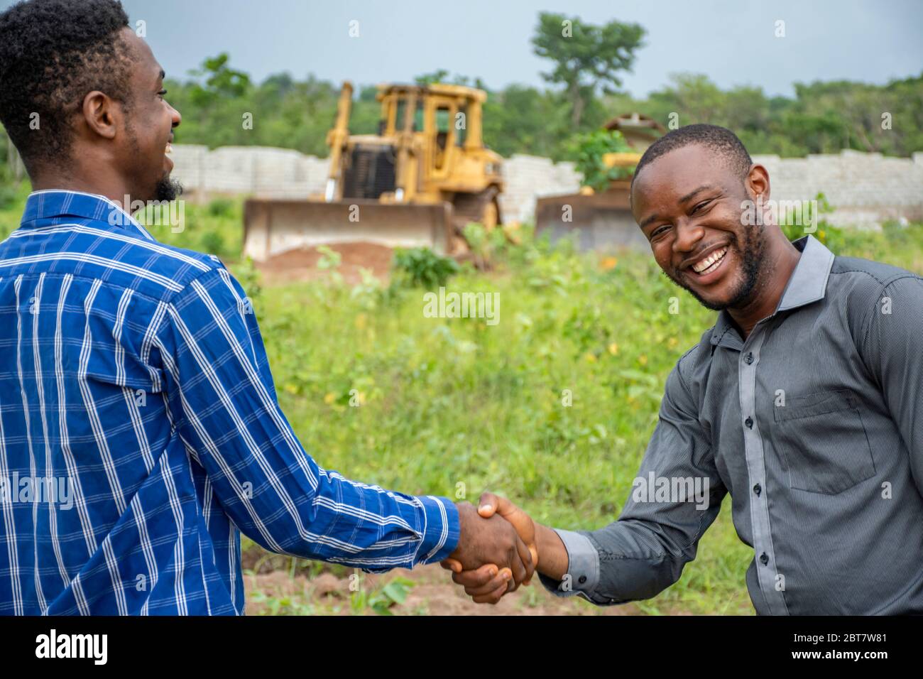 African man hand shake africa hi-res stock photography and images - Alamy