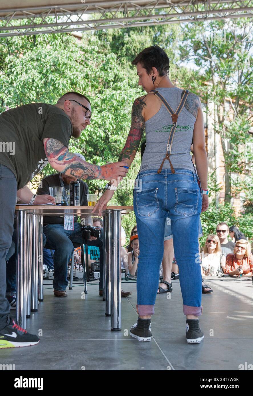 Tattoo girl convention hi-res stock photography and images - Alamy