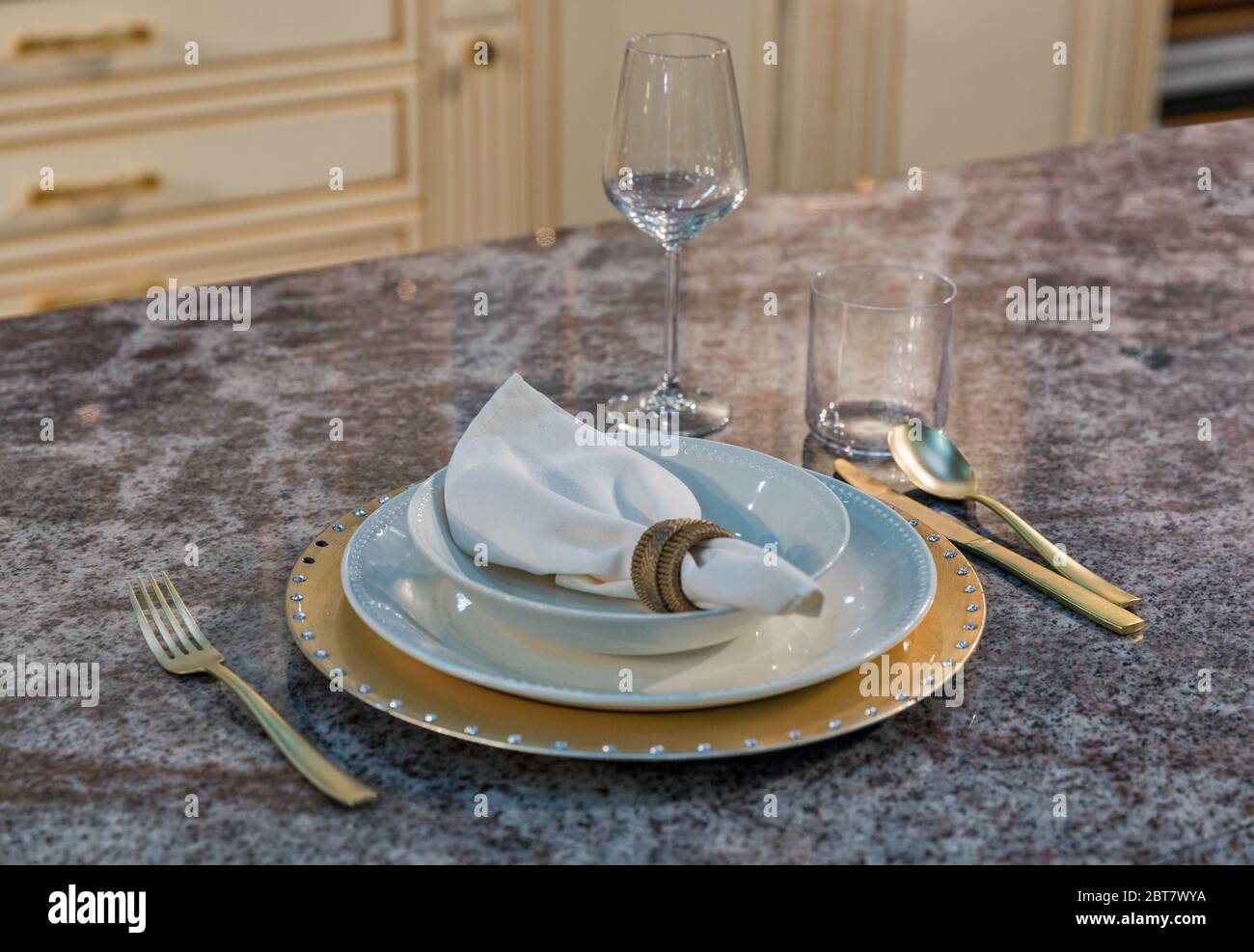 Dinnerware hi-res stock photography and images - Alamy