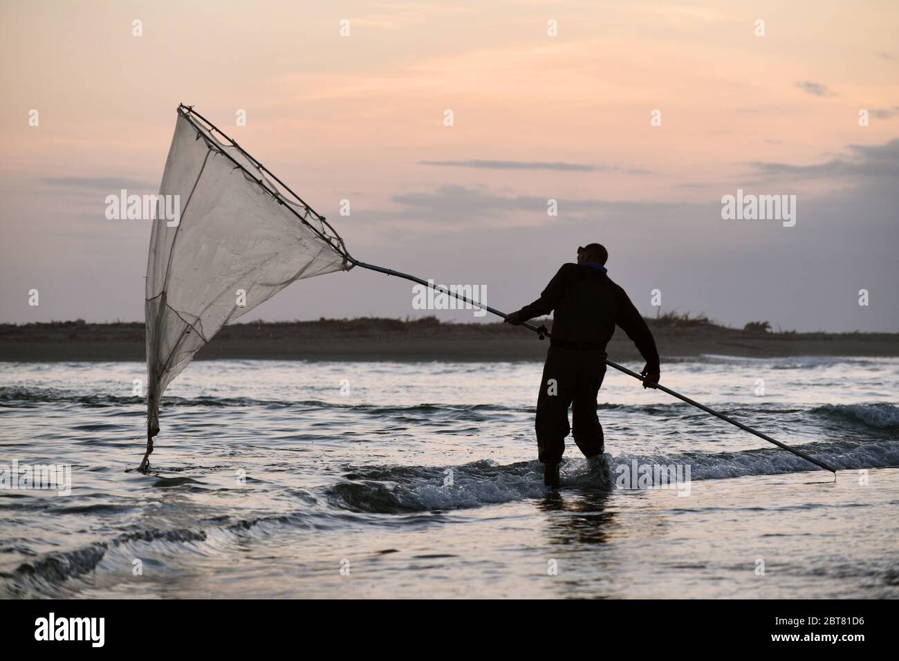 Scoop net hi-res stock photography and images - Alamy